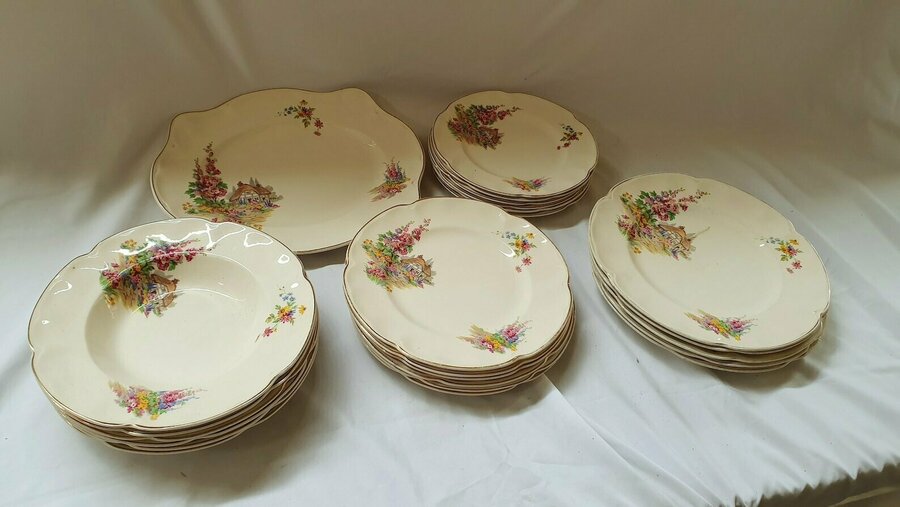 Charming ‘Pareek’ Vintage Retro Cottage Flowers Floral Dinner Service ...