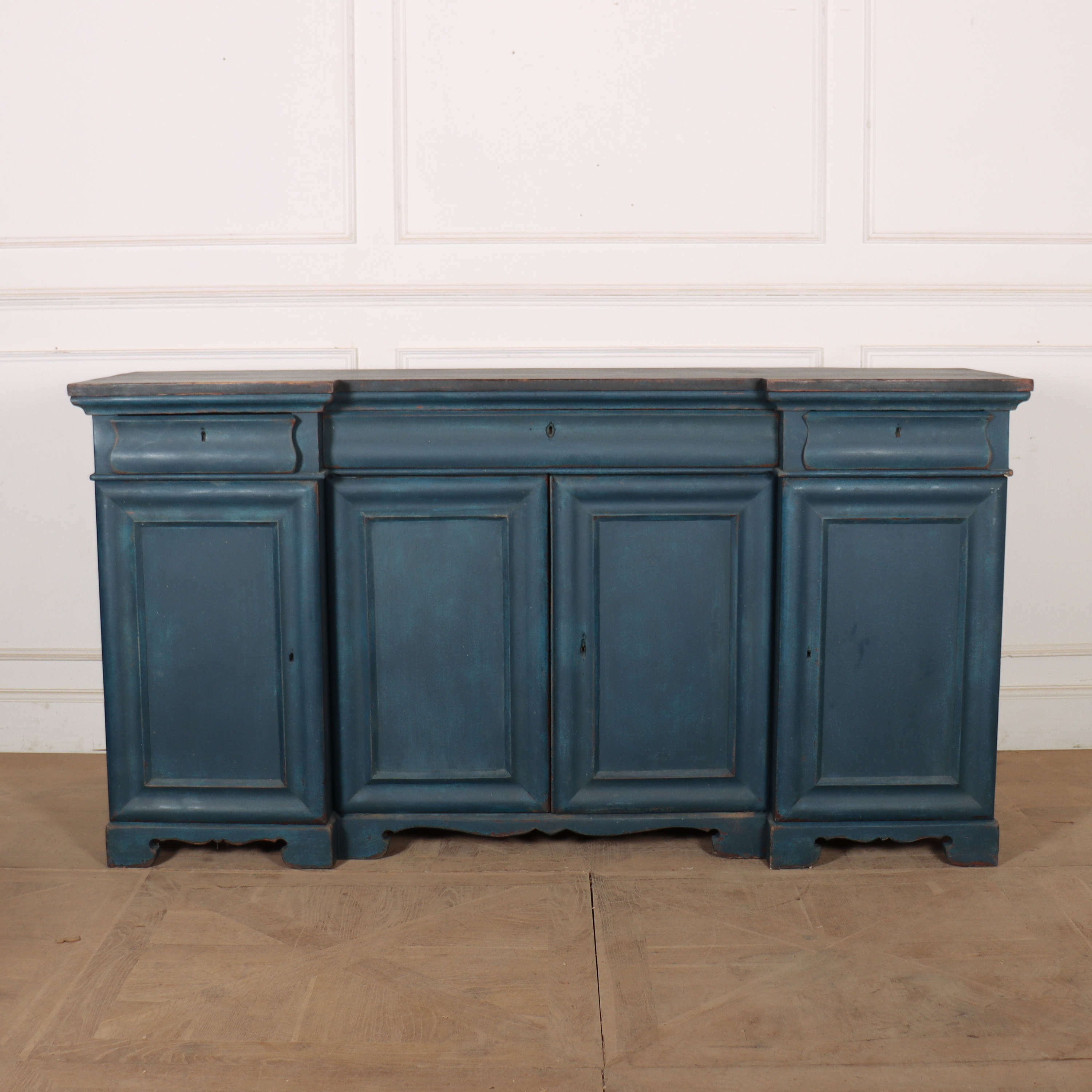 19th Century English Inverted Breakfront Buffet | Vinterior