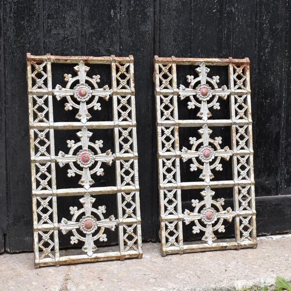 Antique Victorian Salvaged Cast Iron Painted Vent Grill Alter Grave ...