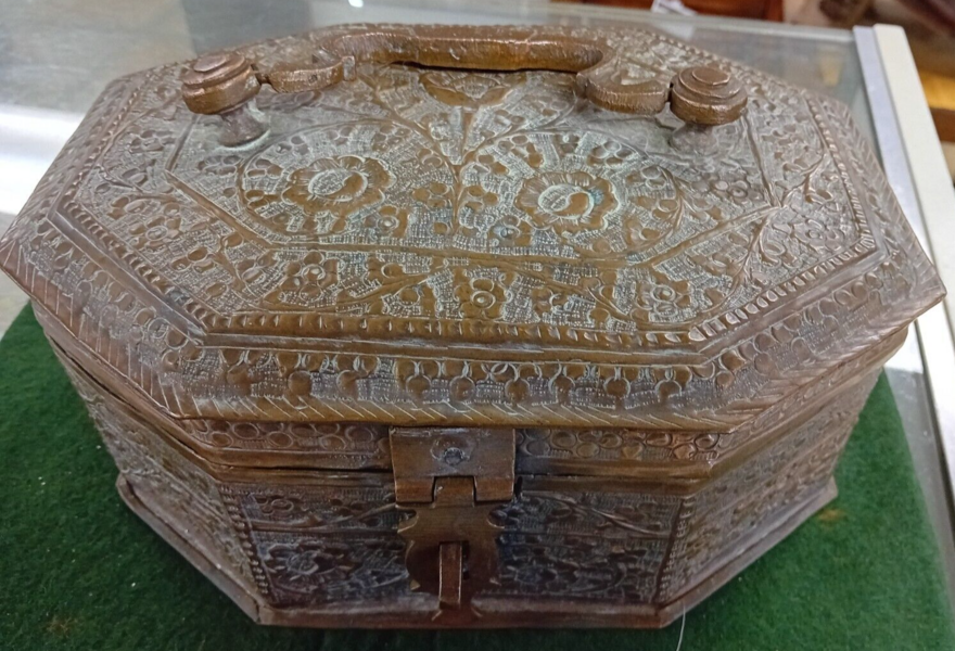 Antique Indian/Asian Highly Decorated Hammered Copper Paan Daan (Betal ...