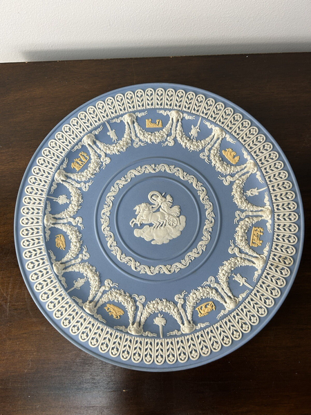 Wedgwood Tricolor Jasperware Trophy Amphora Plate | Wedgwood | Vinterior