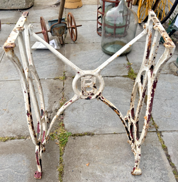 Antique Bradbury Cast Iron Sewing Machine Stand | Vinterior