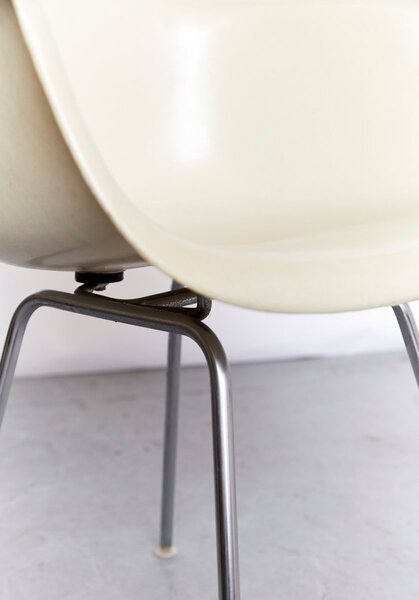 Off White Dax Fiberglass Chair By Charles & Ray Eames For Herman Miller ...
