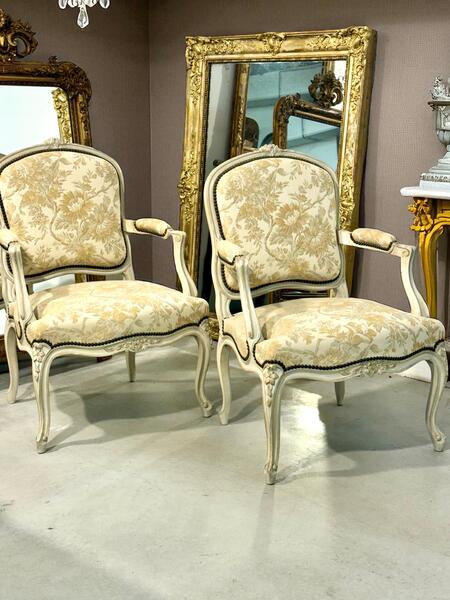 Pair Of Louis XV Style 'Fauteuils à La Reine' Armchairs, 19th Century ...