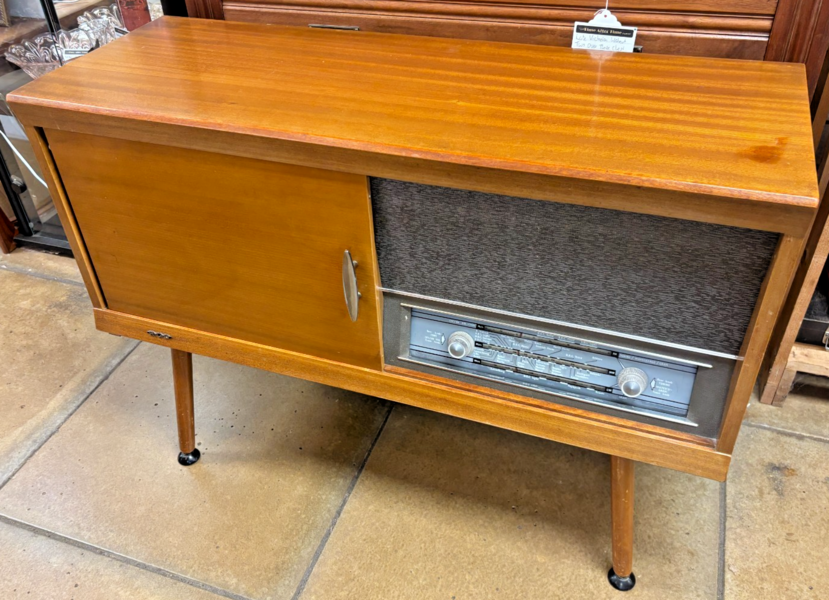 Mid Century G.R.D Model 204 Radiogram | Vinterior