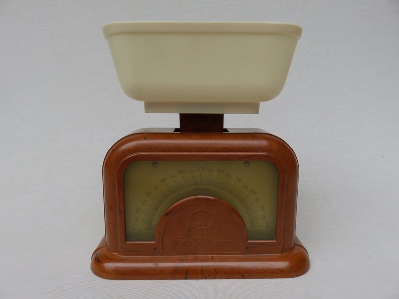Bakelite And Celluloid Kitchen Scales From DR. Oetker, 1930s | Vinterior