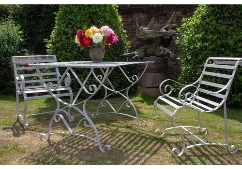Stylish and Sophisticated Vintage Garden Tables | Vinterior