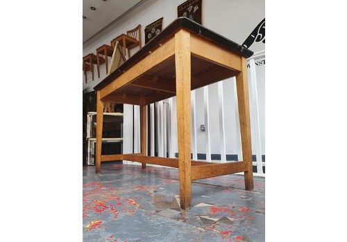 Smart and Sophisticated Vintage Desks | Vinterior