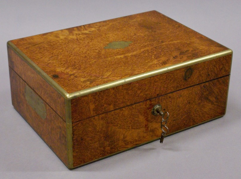 A Superb Amboyna Dressing Box, 1800s | Vinterior